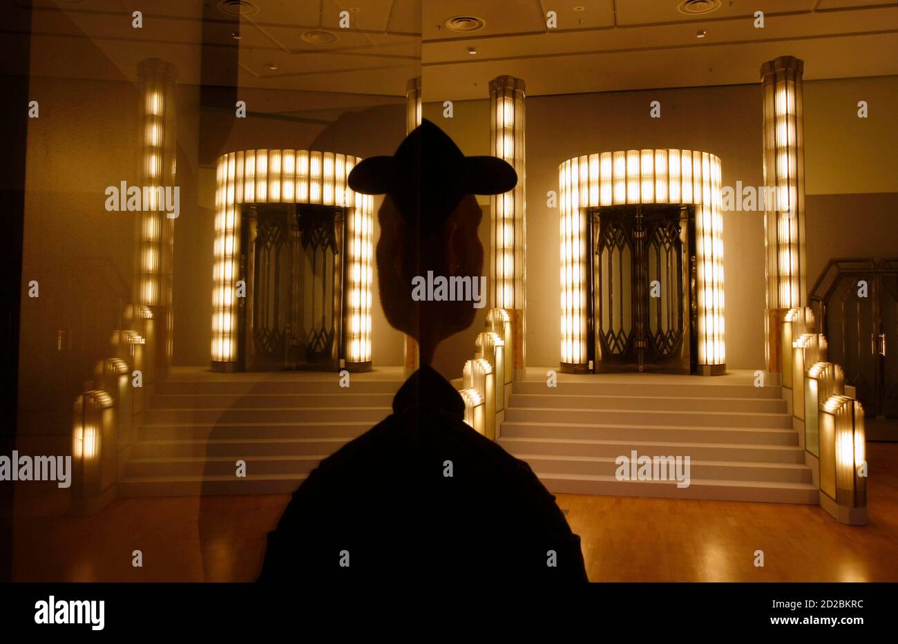 The strand palace hotel hi-res stock photography and images - Alamy