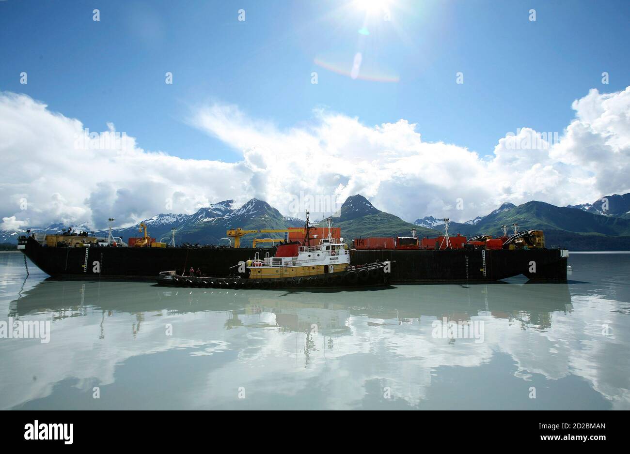Pipeline on a barge hi-res stock photography and images - Alamy