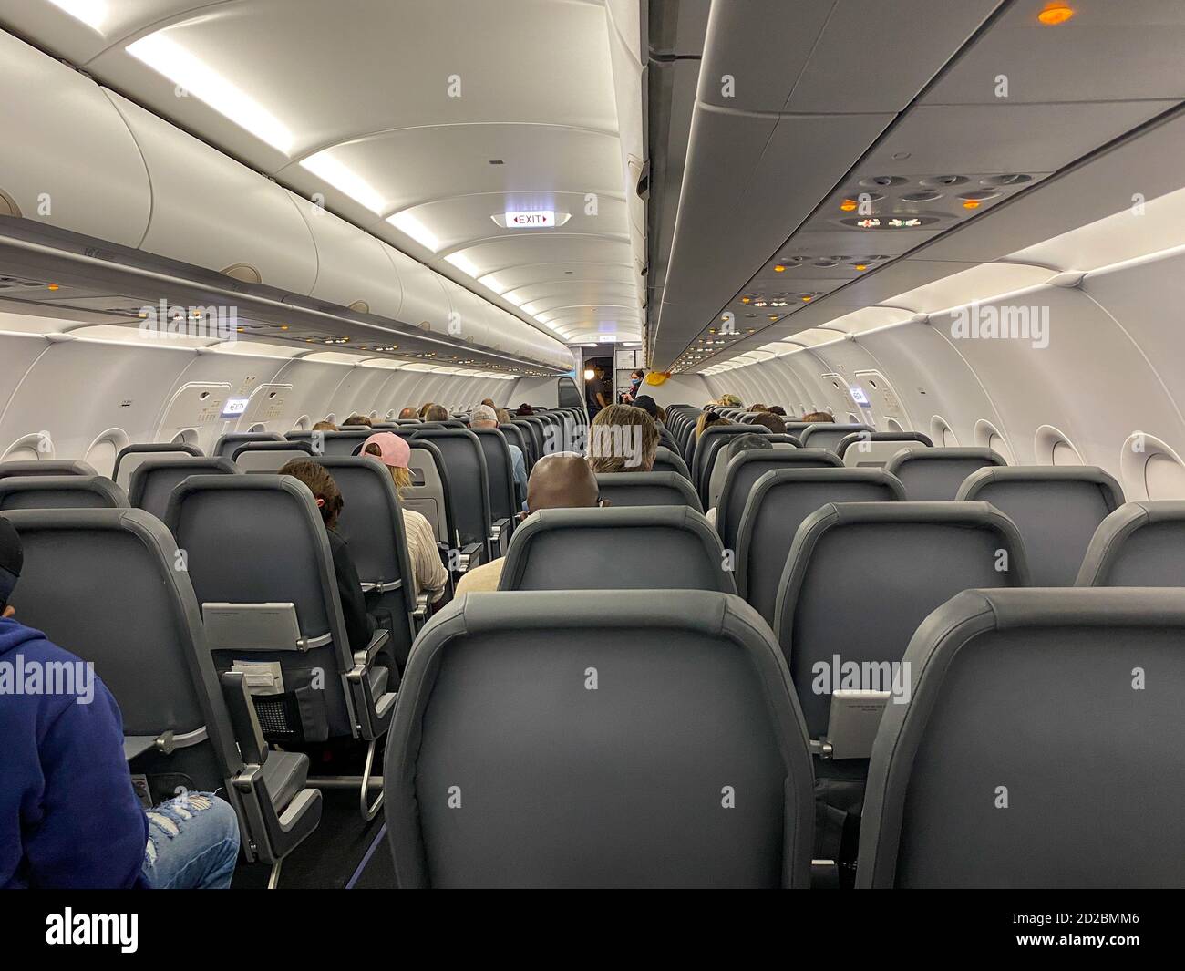 Line aircraft waiting take off hi-res stock photography and images - Alamy