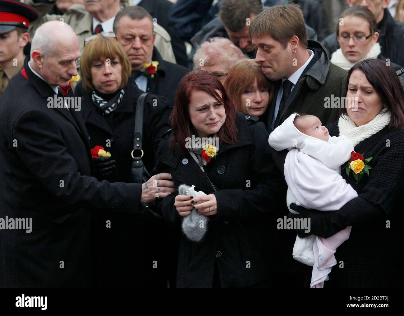 Hugs soldier afghanistan hi-res stock photography and images - Alamy