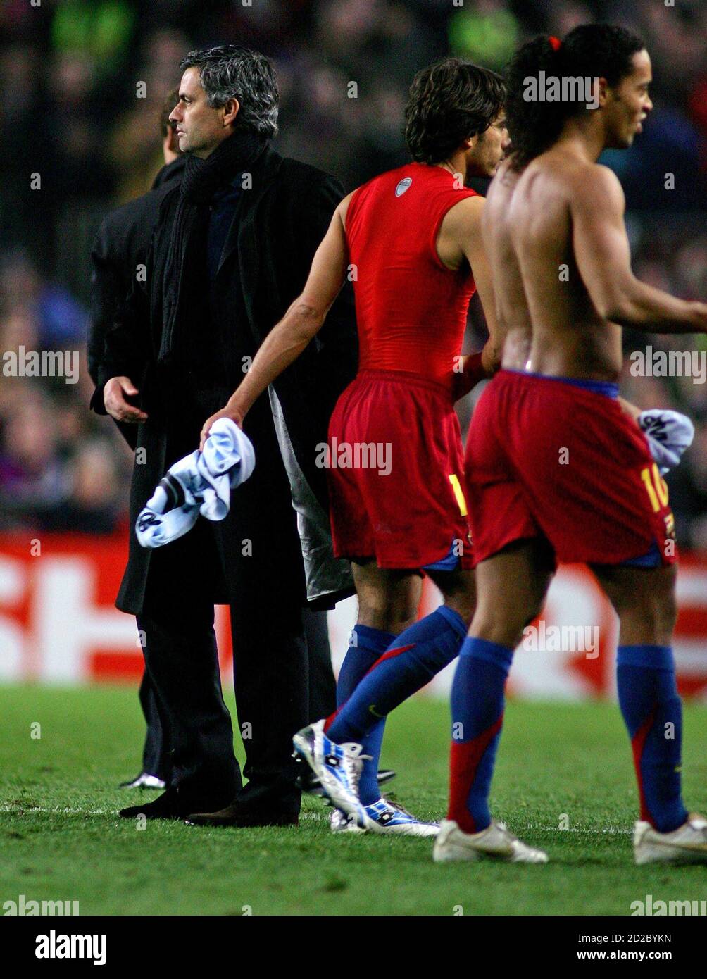 Camp nou barcelonas ronaldinho celebrates victory hi-res stock ...