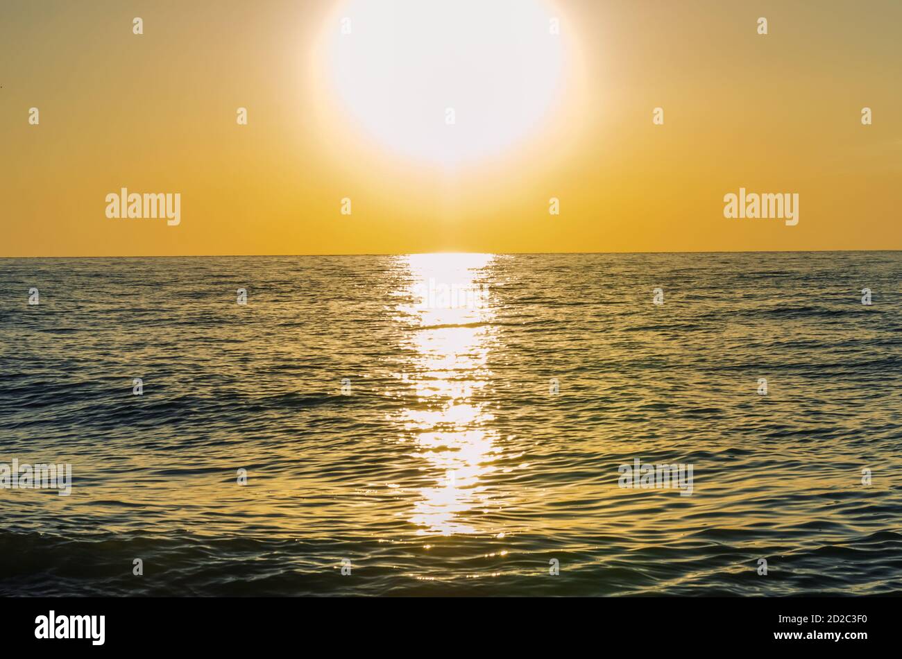 Golden sunset sea background hi-res stock photography and images - Alamy