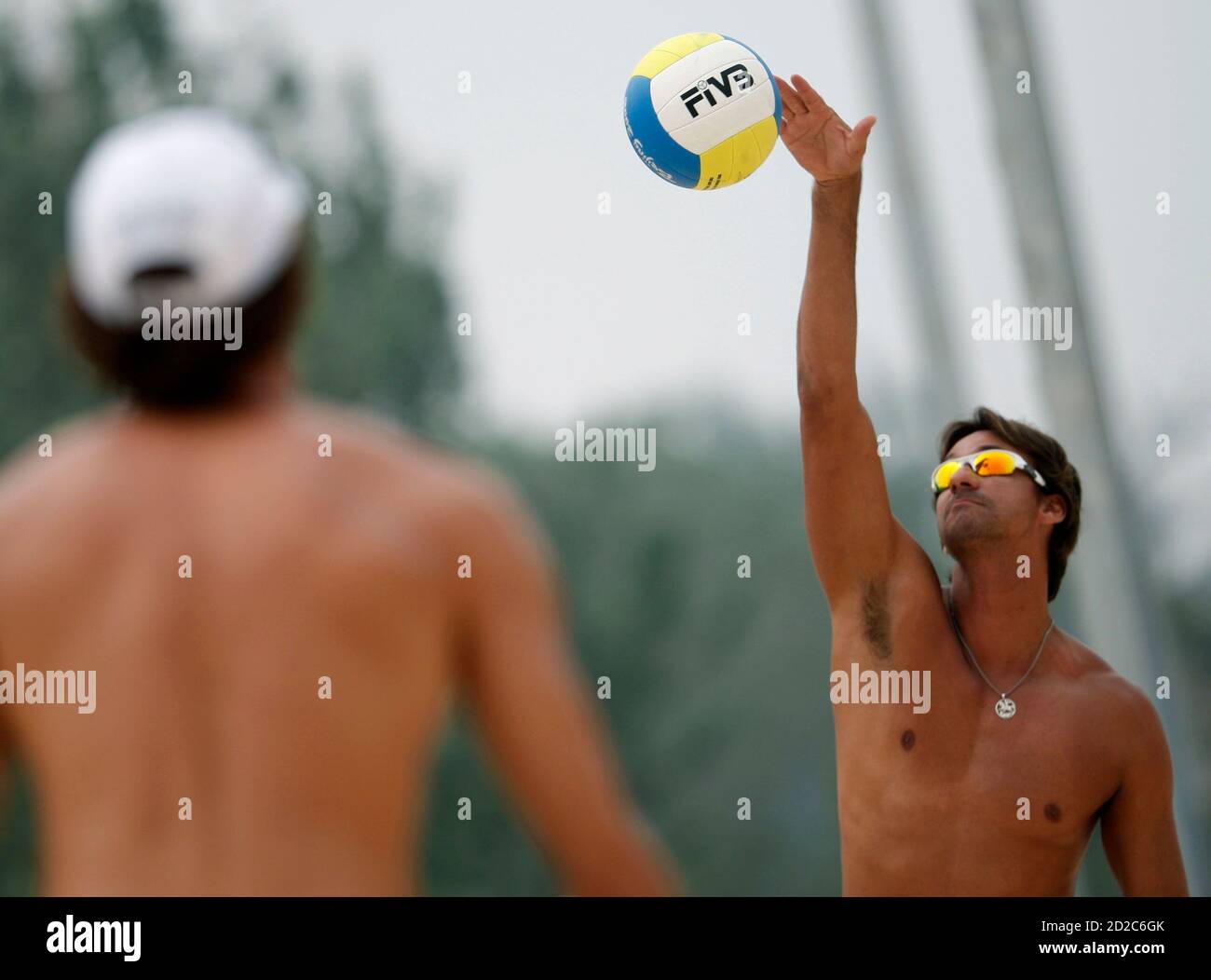 Beach volleyball players hi-res stock photography and images - Alamy