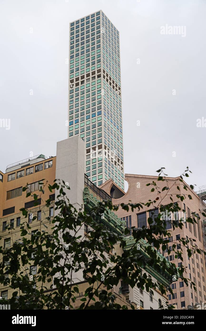 Skinny skyscraper hi-res stock photography and images - Alamy