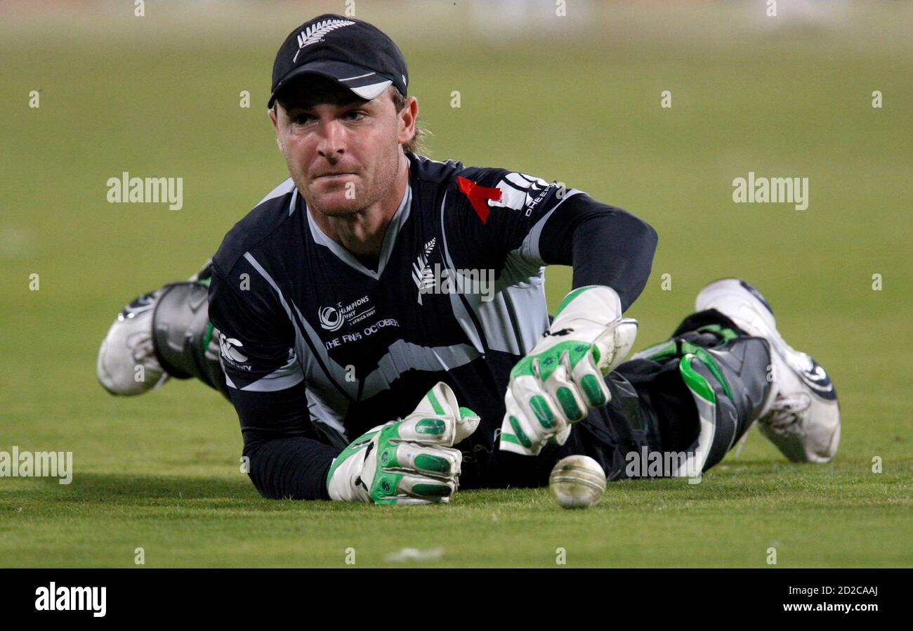 Dropping a trophy hi-res stock photography and images - Alamy