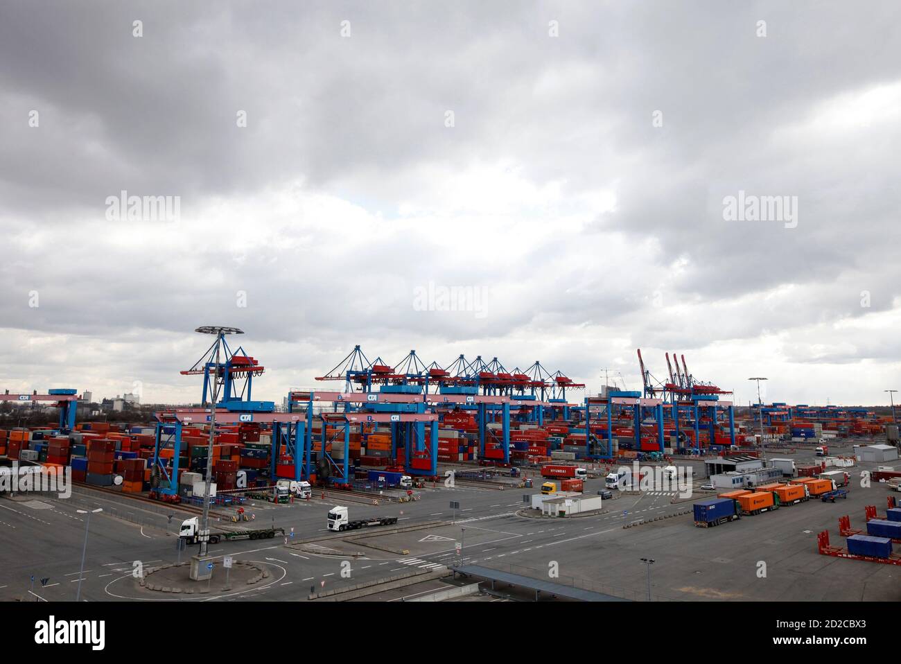 Container terminal automation hi-res stock photography and images - Alamy