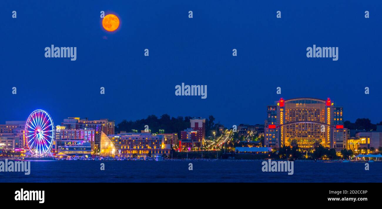 Super-moonrise at National Harbor in Maryland across the Potomac River ...