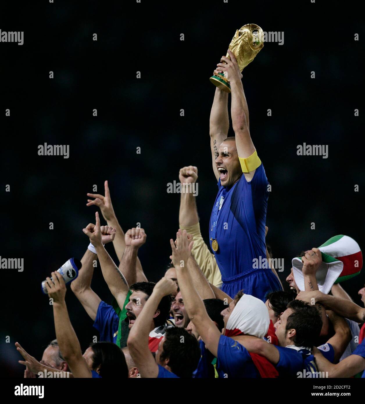Lifts the fifa world cup trophy hi-res stock photography and images - Alamy
