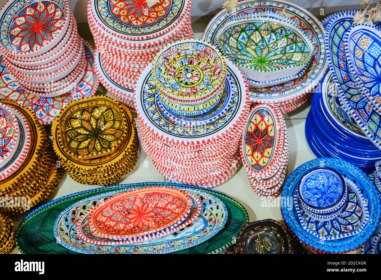 National Arabic plates with ornaments in the gift shop Stock Photo - Alamy