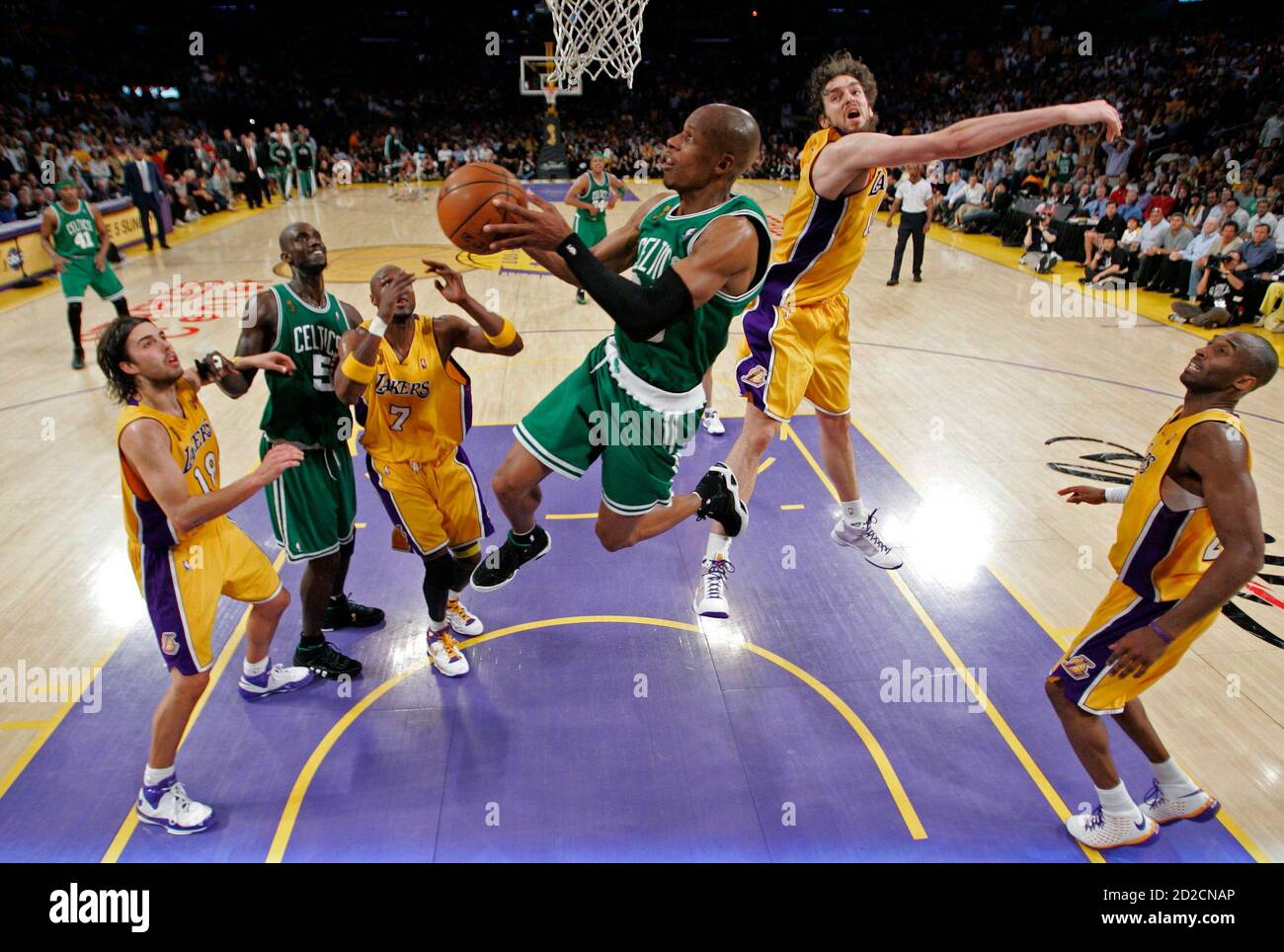 Ray allen kevin garnett celtics hi-res stock photography and images - Alamy