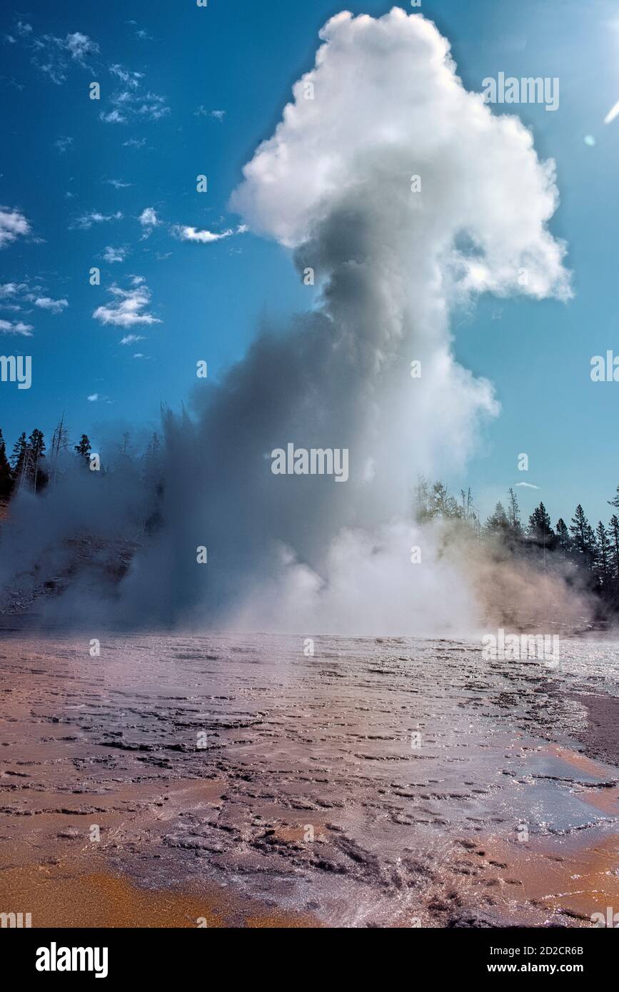 Eruption grand geyser hi-res stock photography and images - Alamy