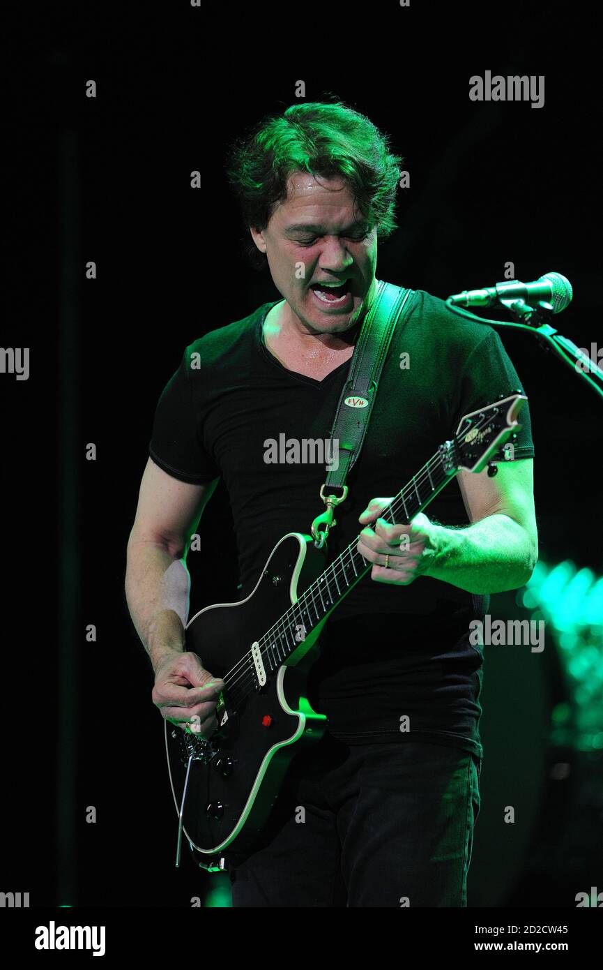 Eddie van halen guitar center hi-res stock photography and images - Alamy