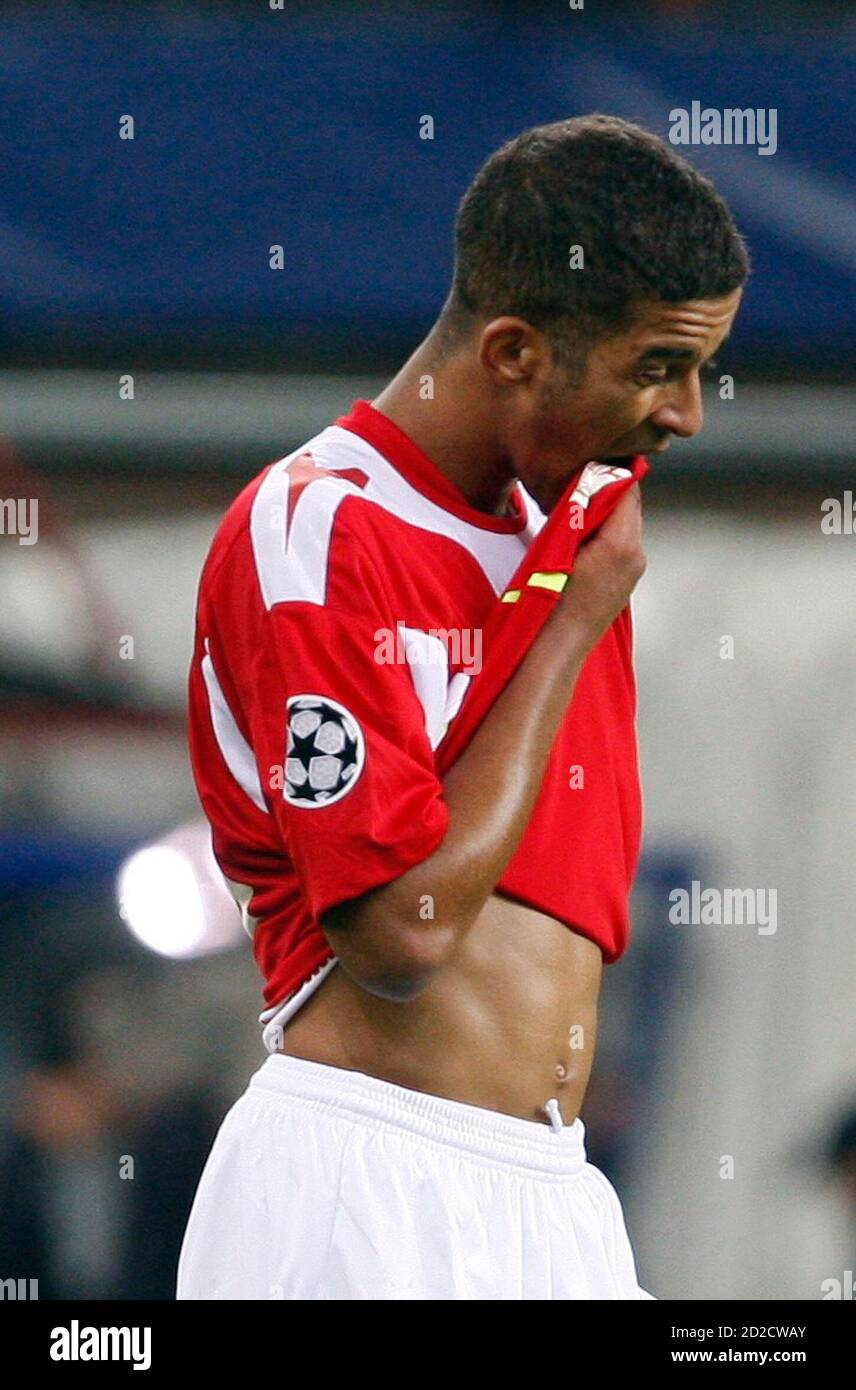 Pitch standard hi-res stock photography and images - Alamy