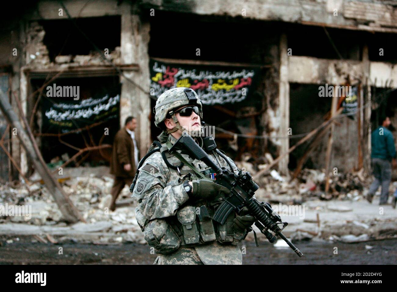 Top gun sunglasses hi-res stock photography and images - Alamy