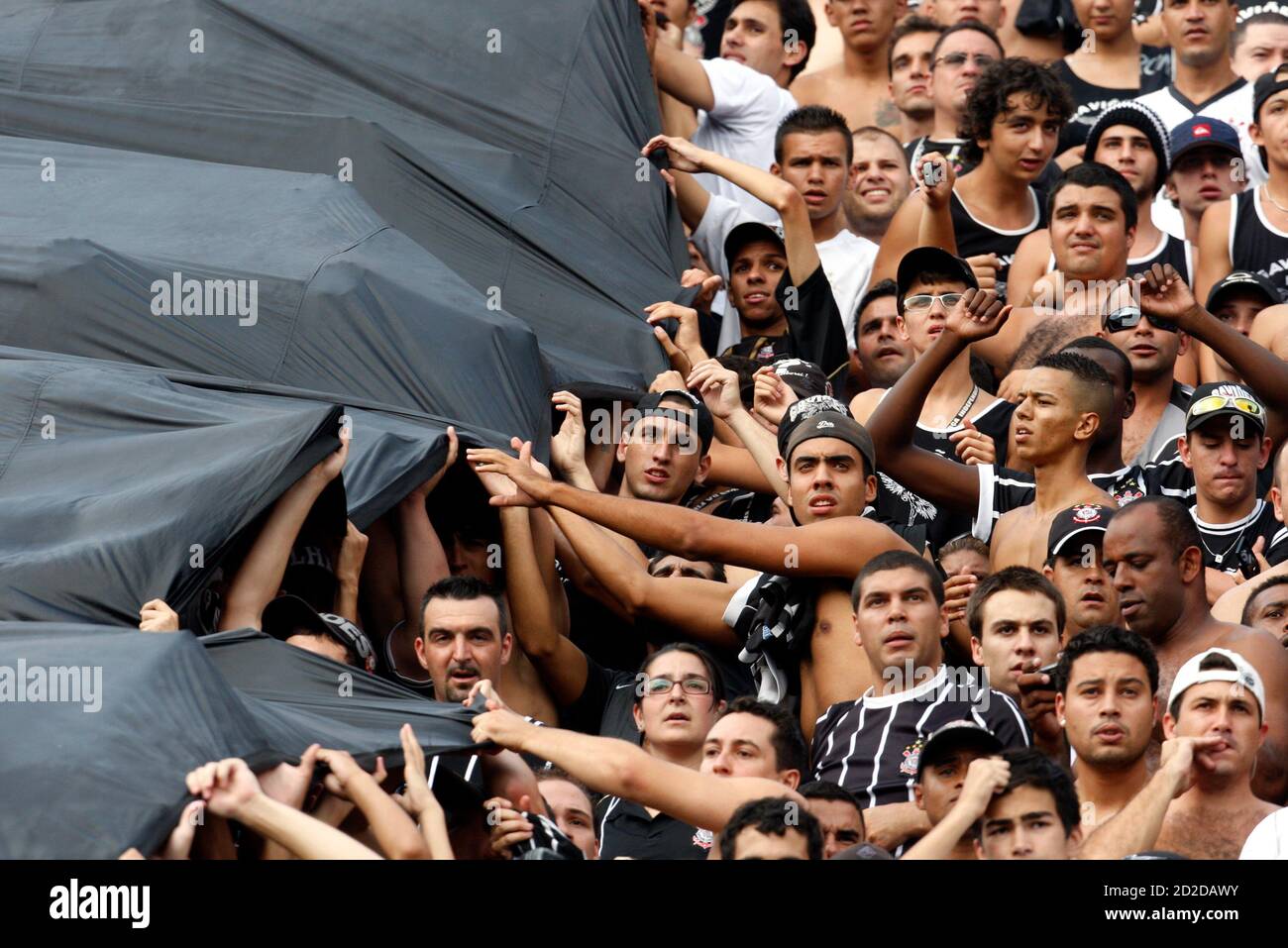 Sport club corinthians paulista fans hi-res stock photography and ...