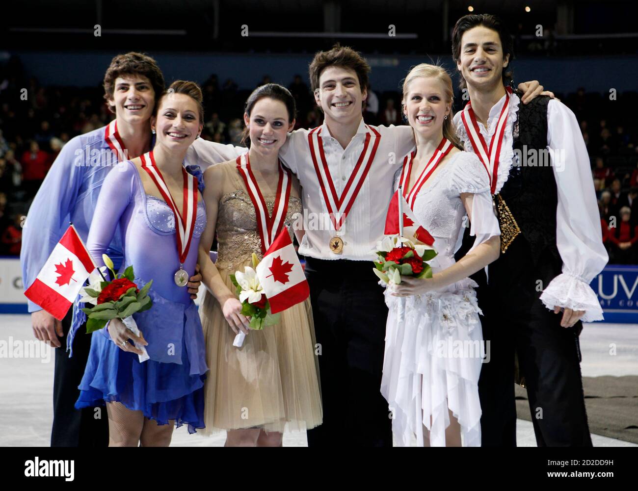 Tessa virtue scott moir pose hi-res stock photography and images - Alamy