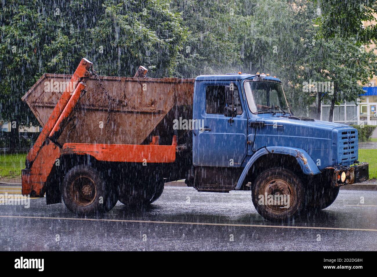 Outdoor rain and garbage hi-res stock photography and images - Alamy