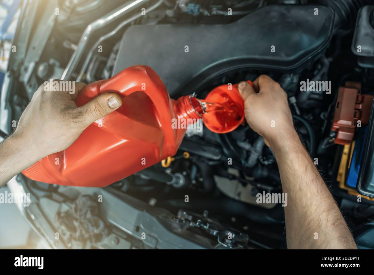 Oil car pour hi-res stock photography and images - Alamy