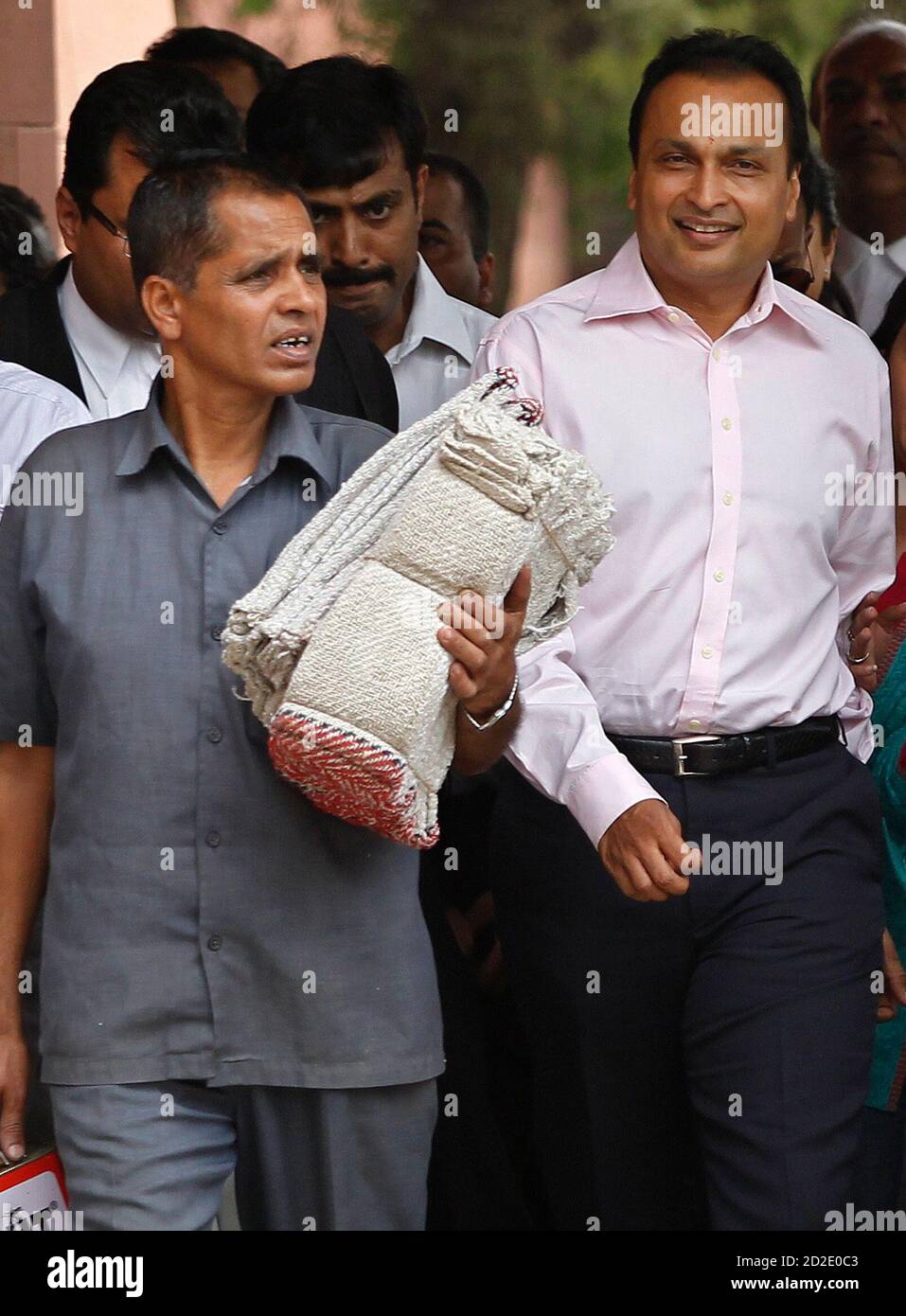 Mukesh ambani anil hi-res stock photography and images - Alamy