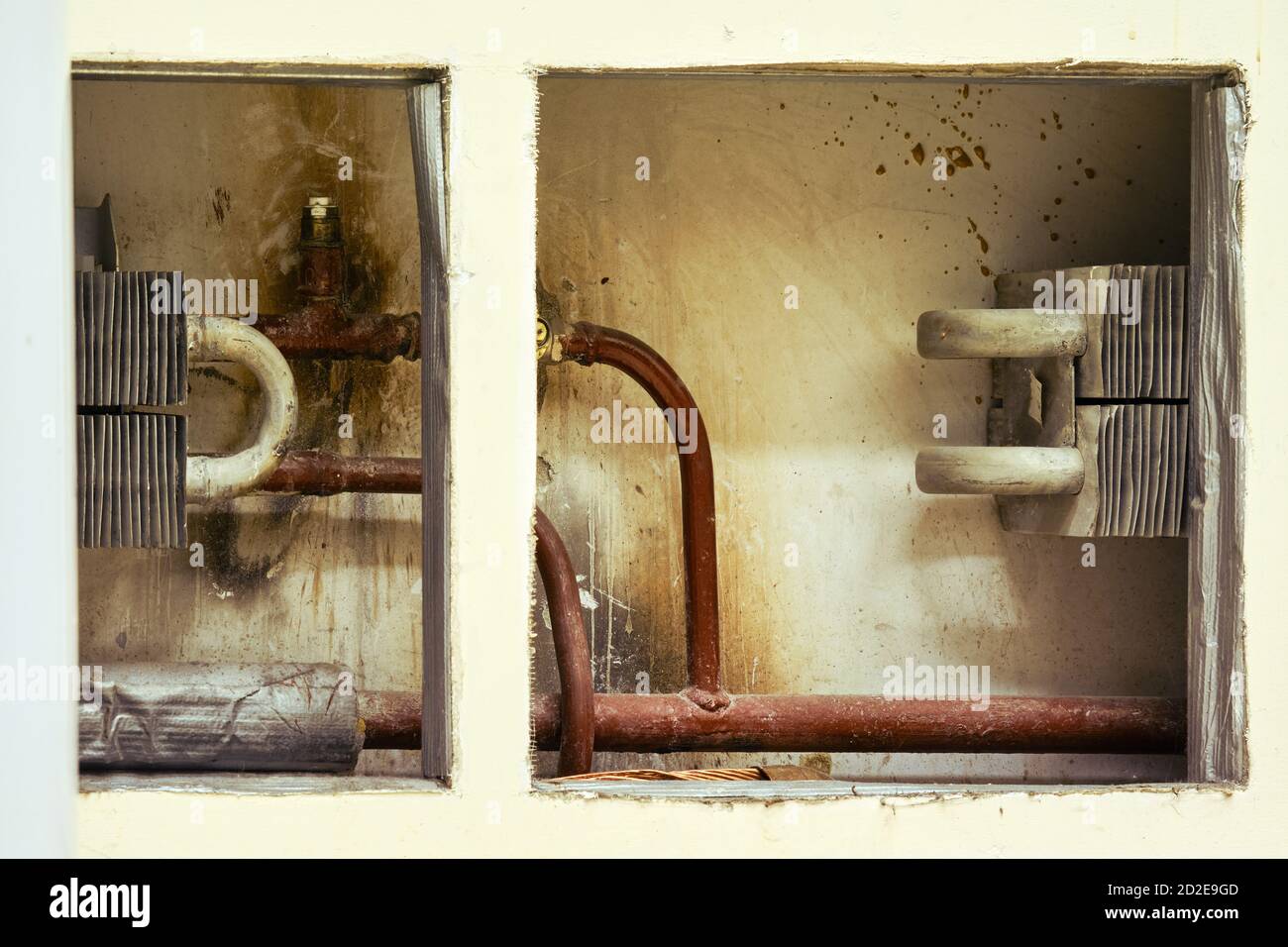 Cast iron old steam pipe hi-res stock photography and images - Alamy