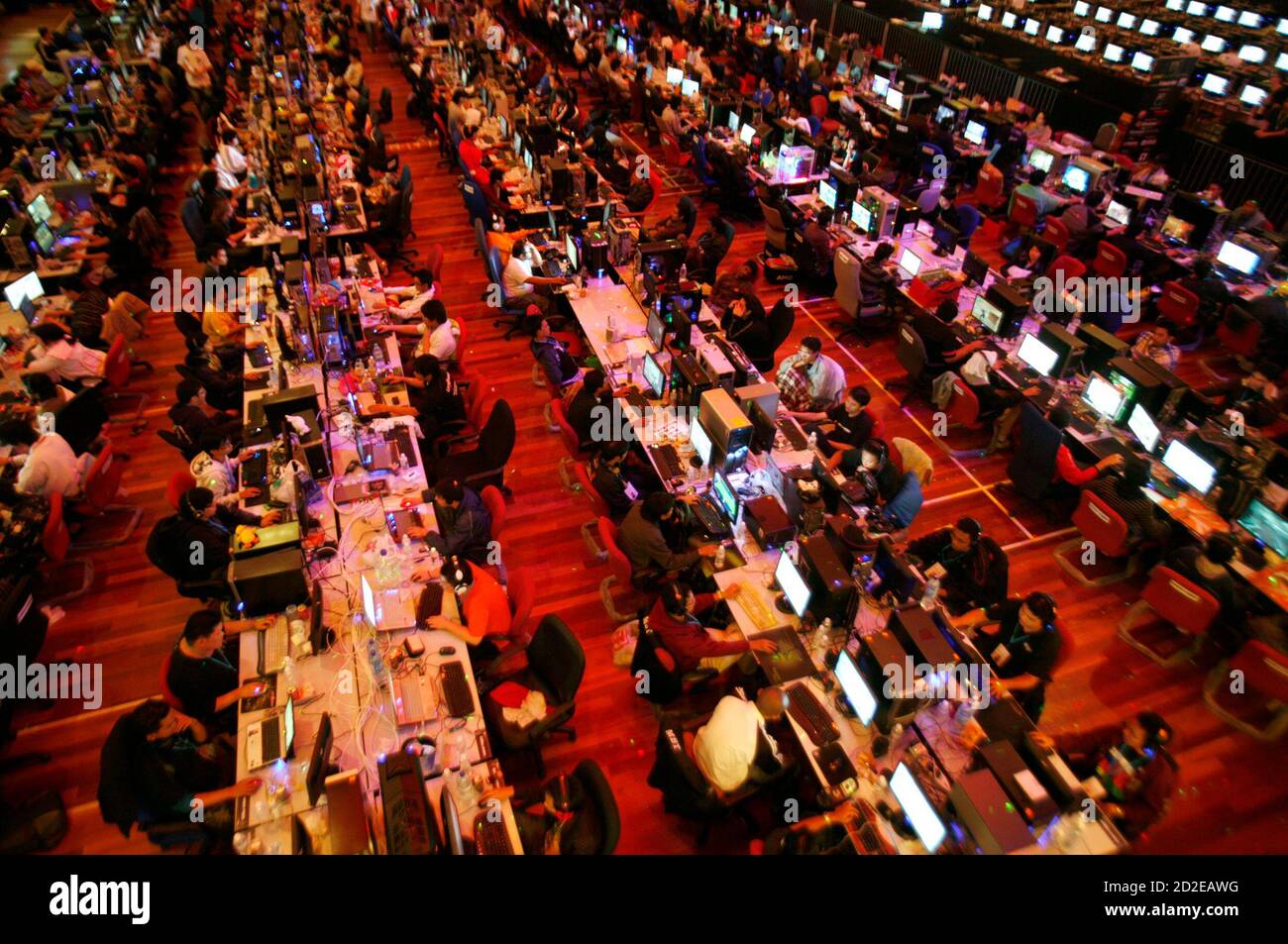 Local area network party hi-res stock photography and images - Alamy