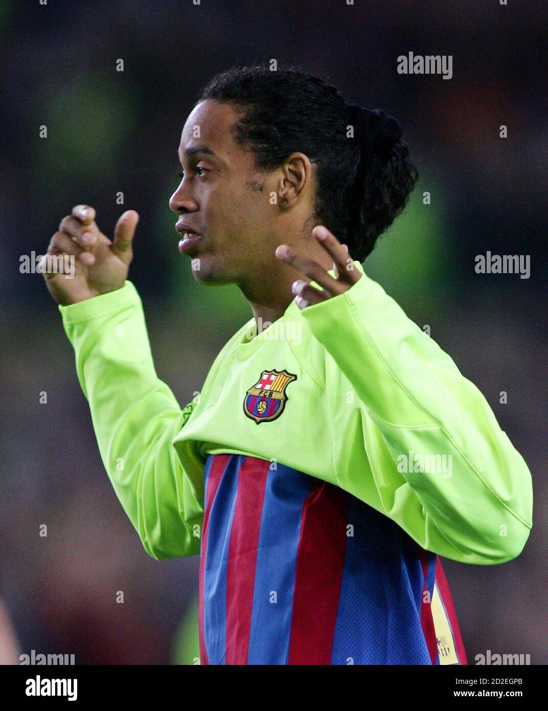 Camp nou barcelonas ronaldinho celebrates victory hi-res stock ...