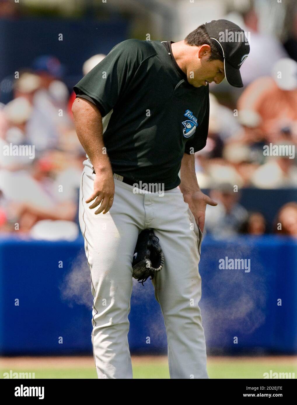 Baseball pitcher throwing pitch hi-res stock photography and images - Alamy