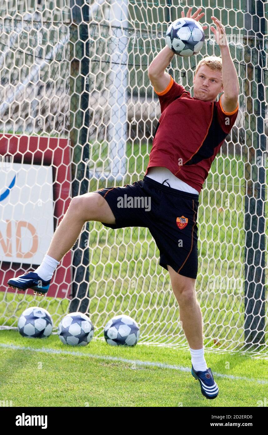 John arne riise roma hi-res stock photography and images - Alamy