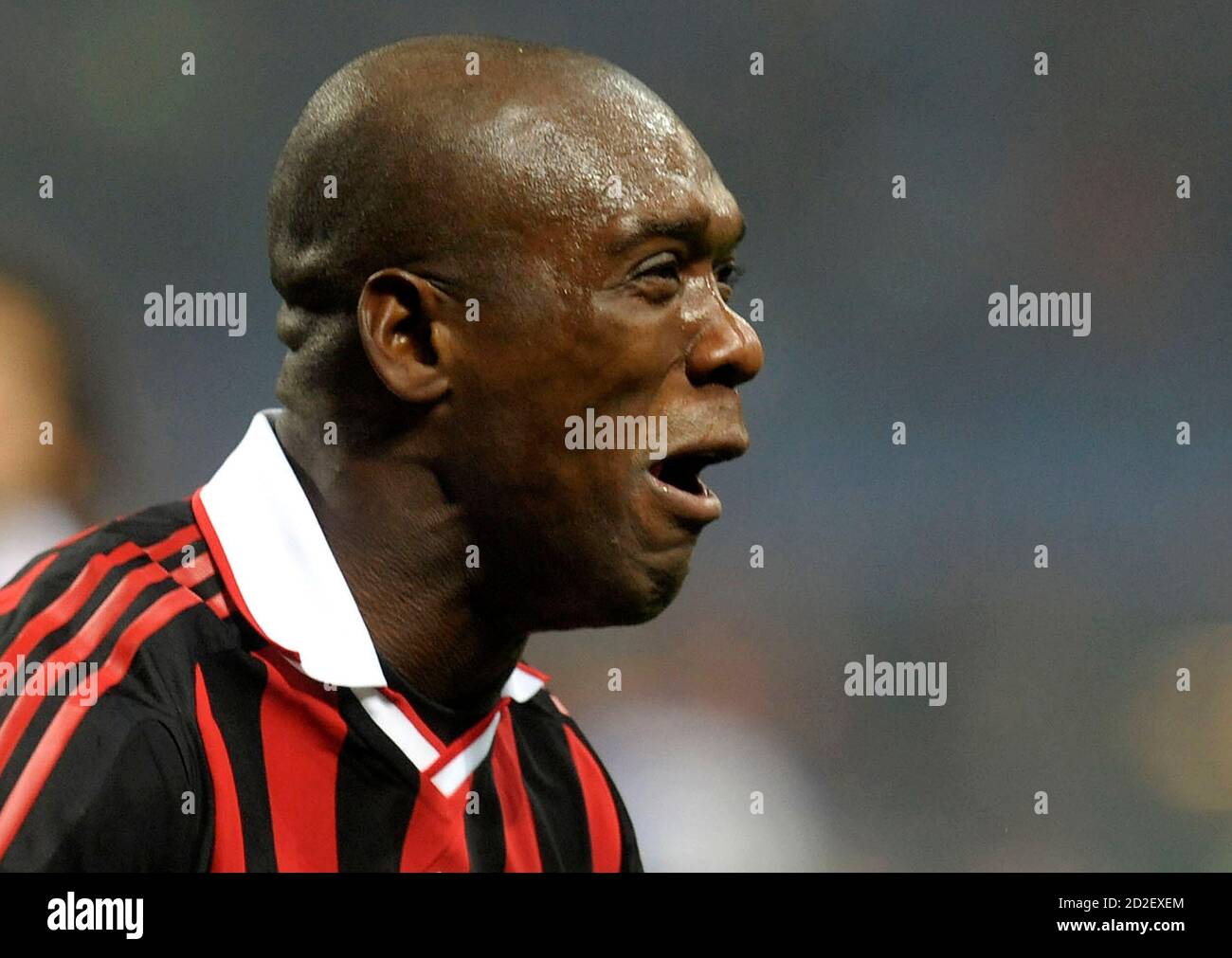 Clarence seedorf goal hi-res stock photography and images - Alamy