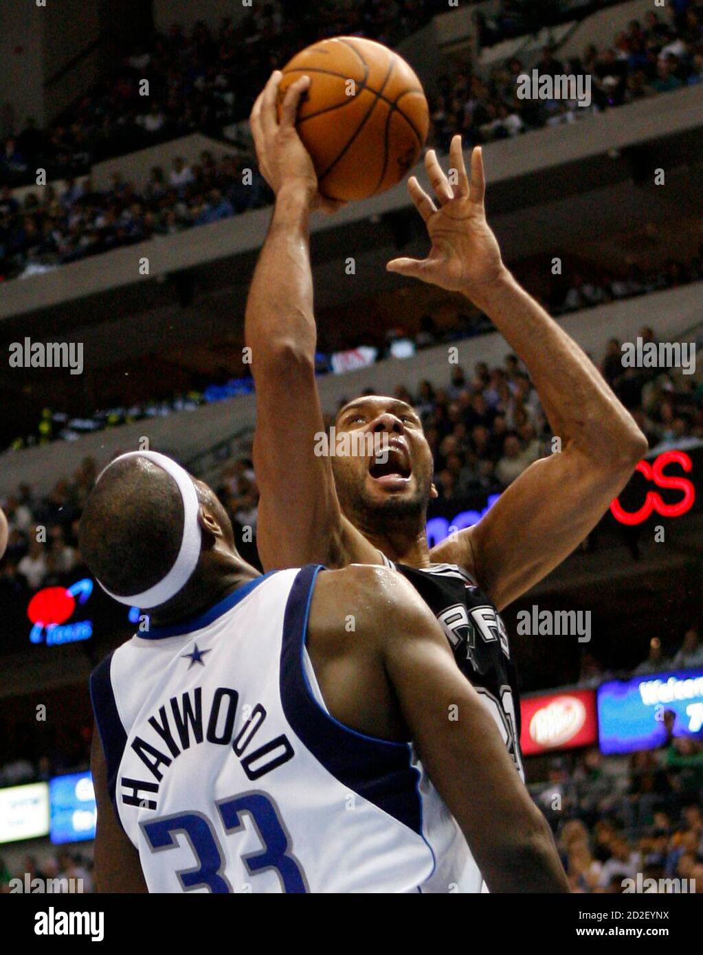 Dallas mavericks center brendan haywood hi-res stock photography and ...