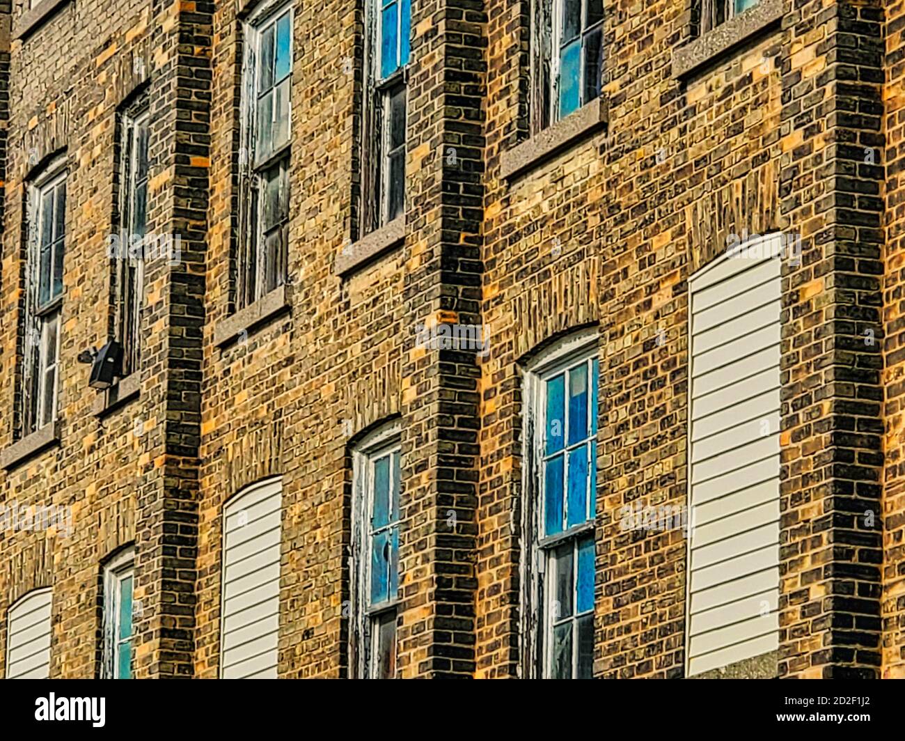 Old dilapidated concrete building hi-res stock photography and images ...