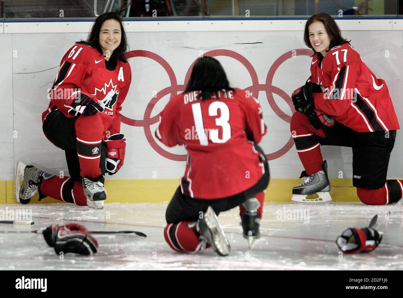 Canadian women's ice hockey team hi-res stock photography and images ...