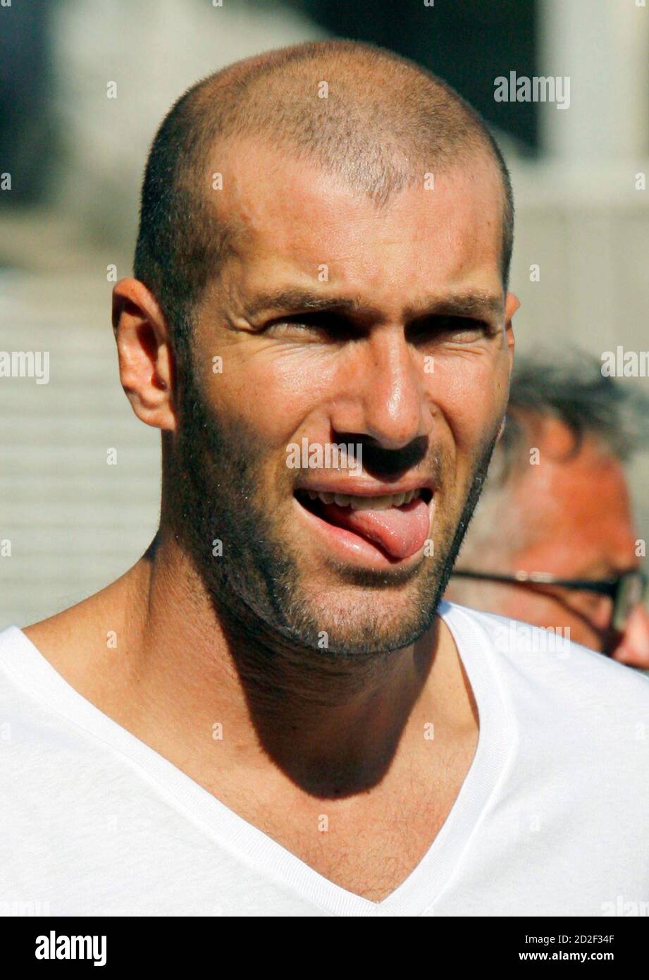 Former France Player Zinedine Zidane High Resolution Stock Photography ...