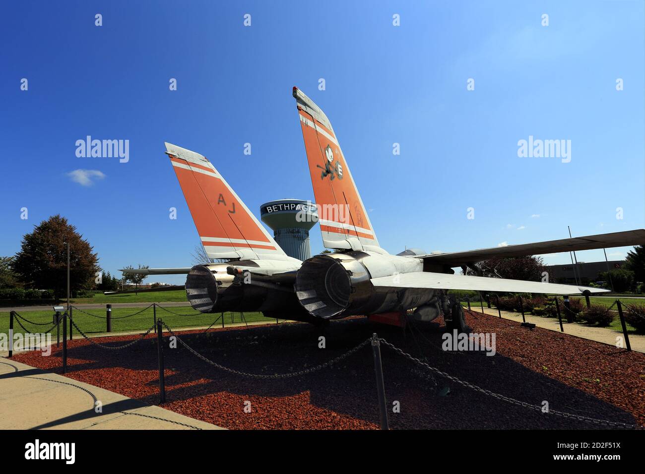 Grumman F-14D Tomcat fighter jet on permanent display Bethpage Long ...
