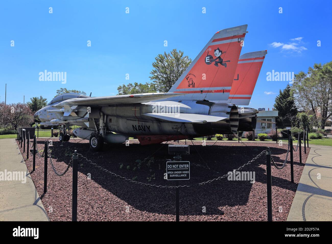 Grumman F-14D Tomcat fighter jet on permanent display Bethpage Long ...
