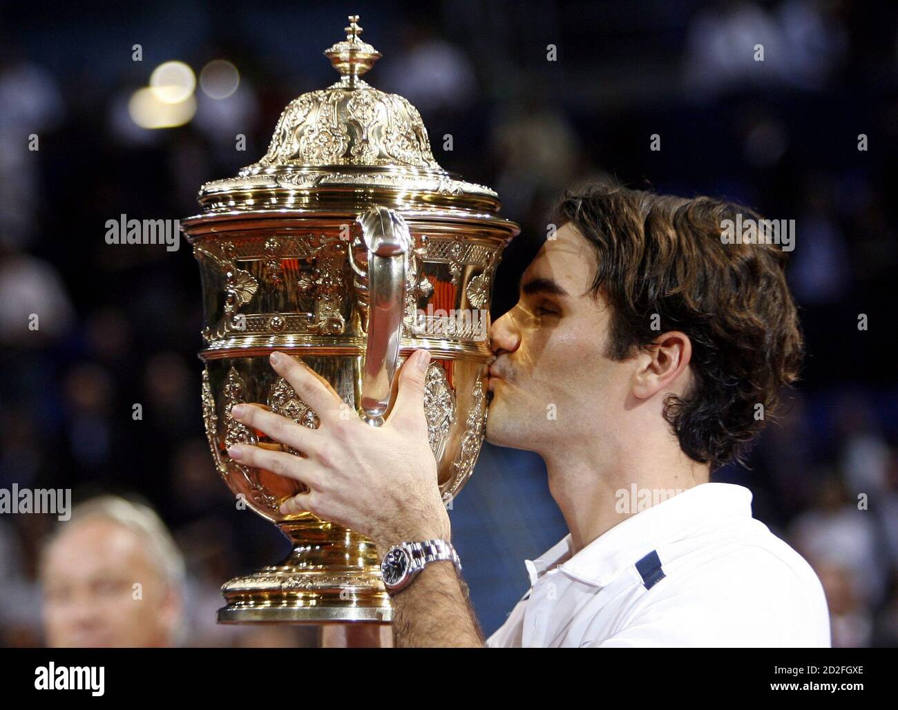 Swiss roger federer kisses trophy hi-res stock photography and images ...