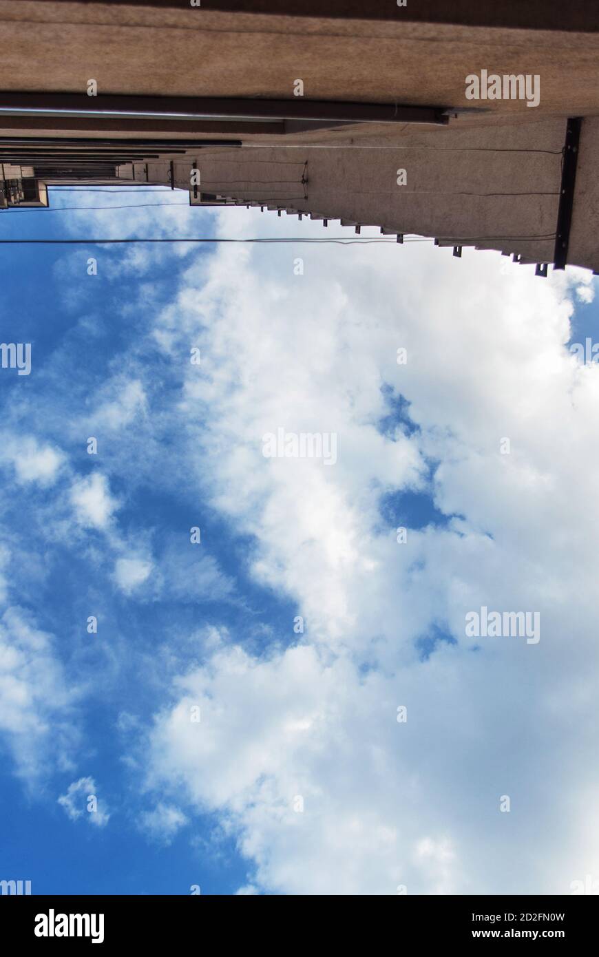 Building frog perspective hi-res stock photography and images - Alamy