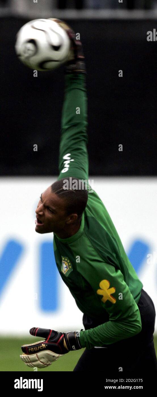 Brazilian goalkeeper dida hi-res stock photography and images - Alamy