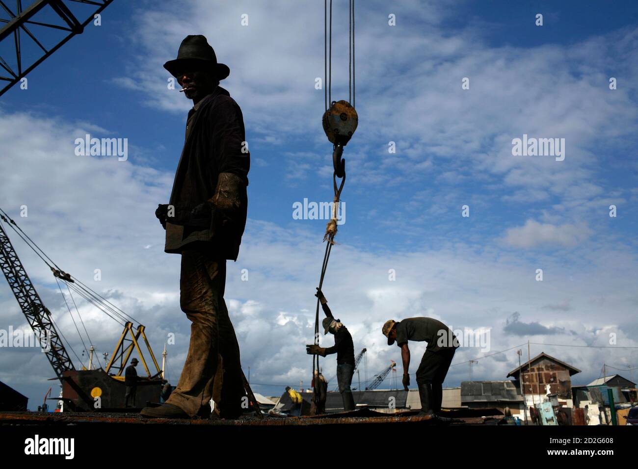 Ship demolition hi-res stock photography and images - Alamy