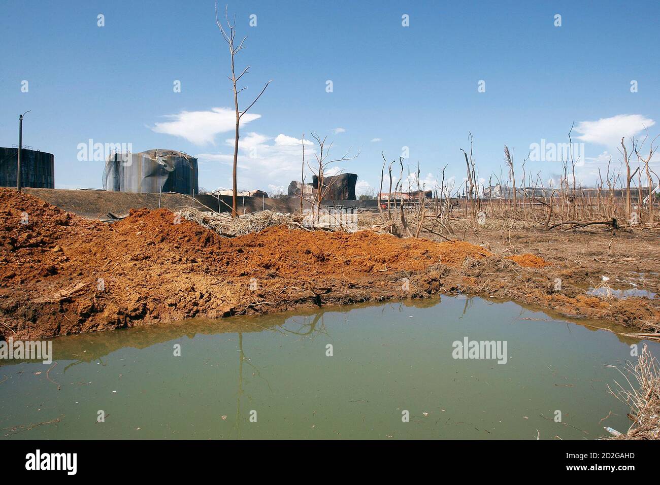 Oil tank explosion hi-res stock photography and images - Alamy
