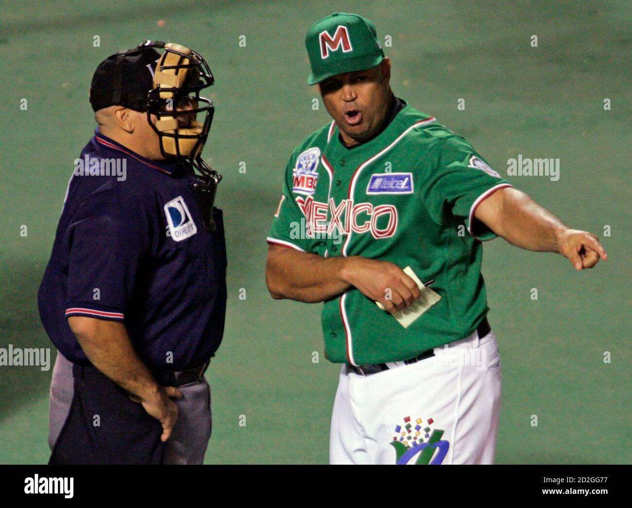 Roberto clemente puerto rico team hi-res stock photography and images ...