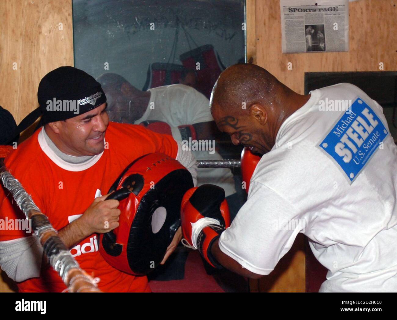 World heavyweight champion mike tyson hi-res stock photography and ...