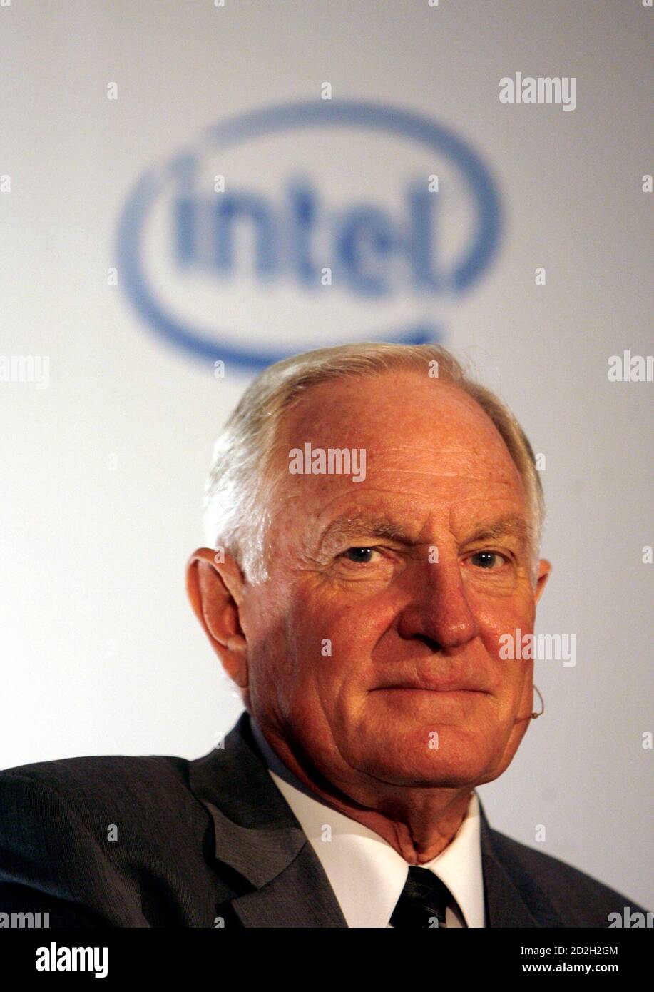 Intel chairman craig barrett hi-res stock photography and images - Alamy
