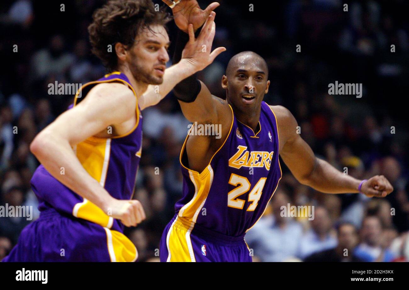 Los angeles lakers kobe layup hi-res stock photography and images - Alamy