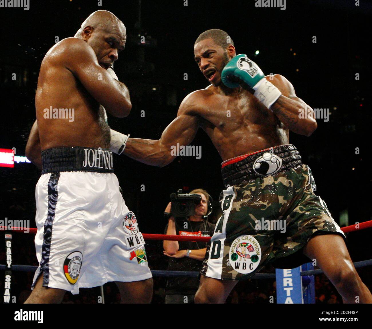 Light heavyweight boxing johnson hi-res stock photography and images ...