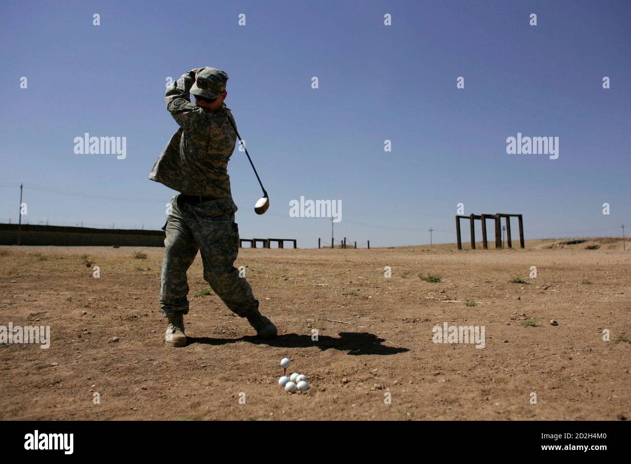 Middle east golf army hi-res stock photography and images - Alamy