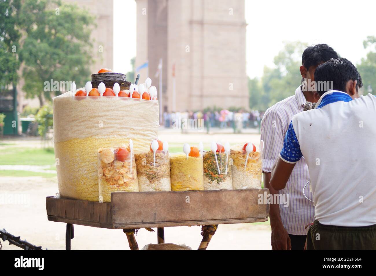 Delhi street food poverty hi-res stock photography and images - Alamy