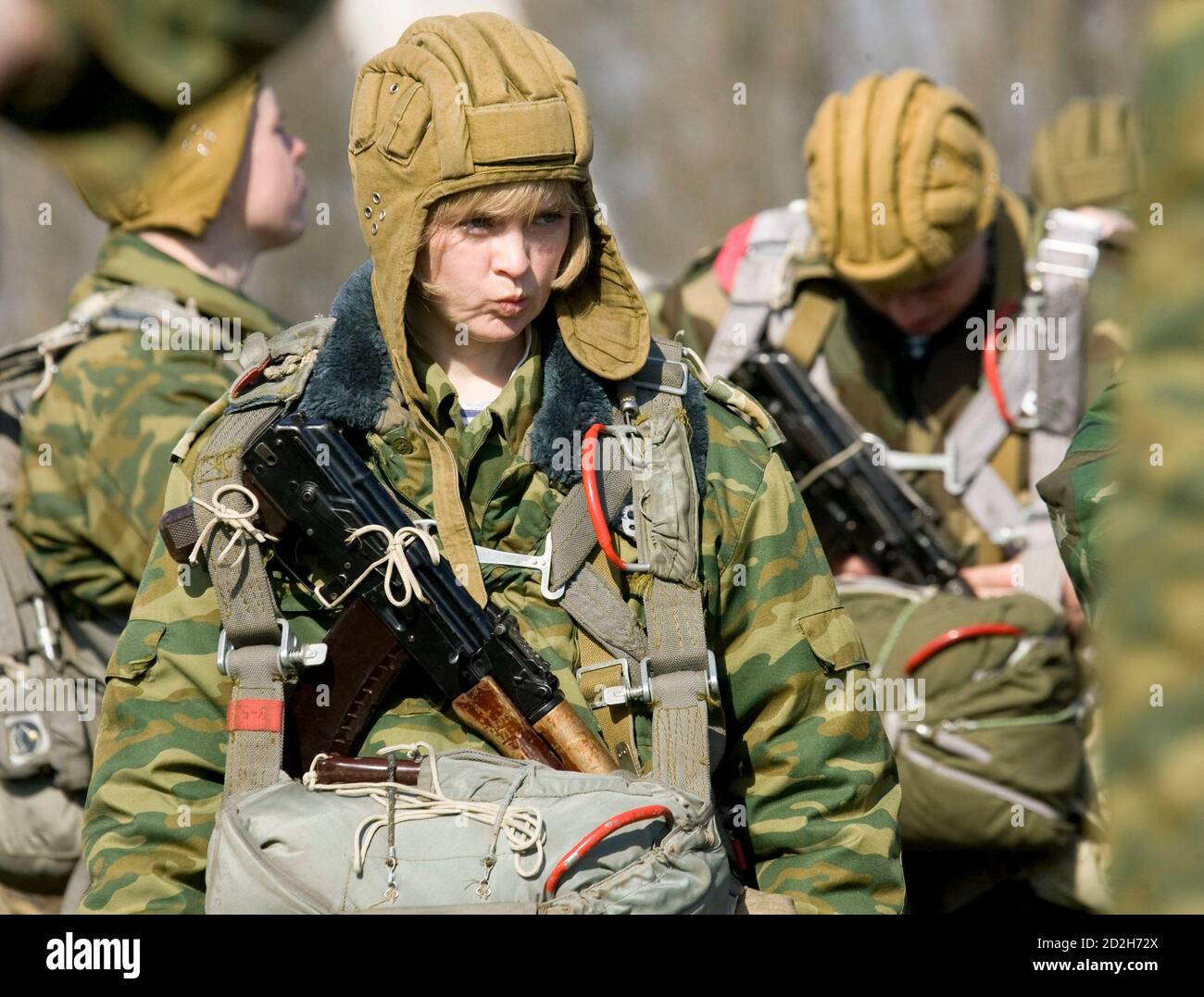 Female paratrooper hi-res stock photography and images - Alamy