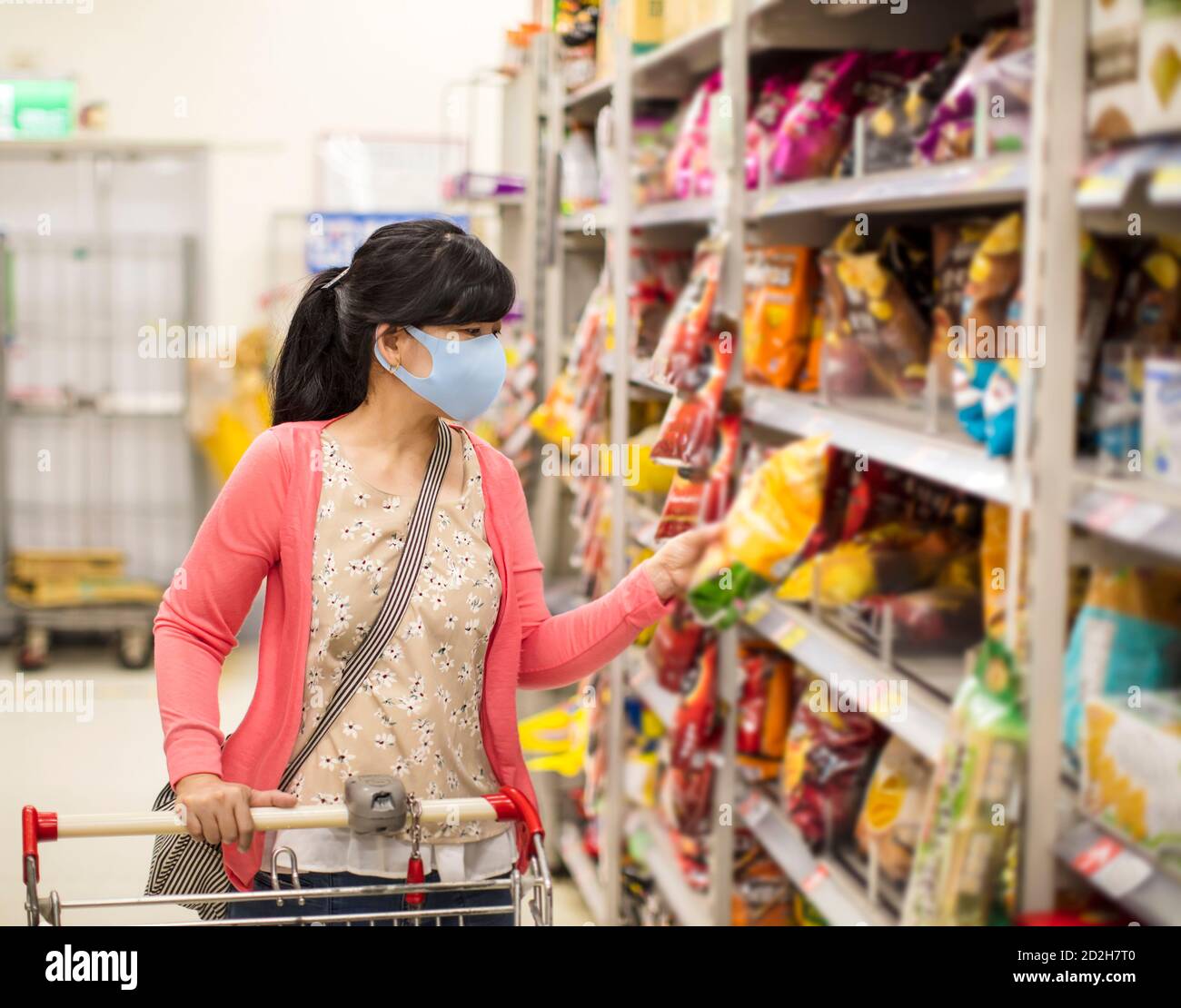 Food in supermarket hi-res stock photography and images - Alamy