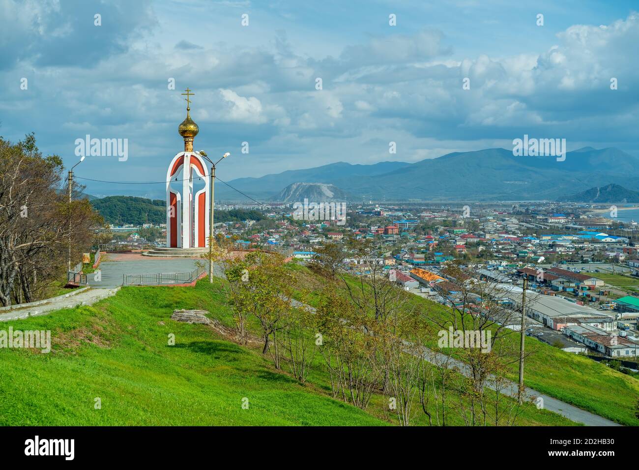 View of the chapel against the background of Nakhodka, Russia Stock ...